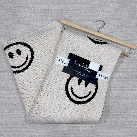 Nicole Miller | Bedding | Nicole Miller Knit Decorative Throw Smiley ...